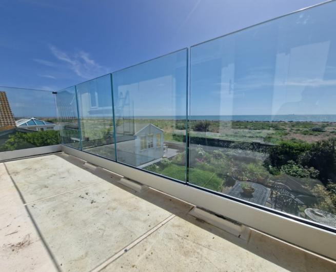 News - Stylish Glass Railings and Balustrades for Modern Fences and ...